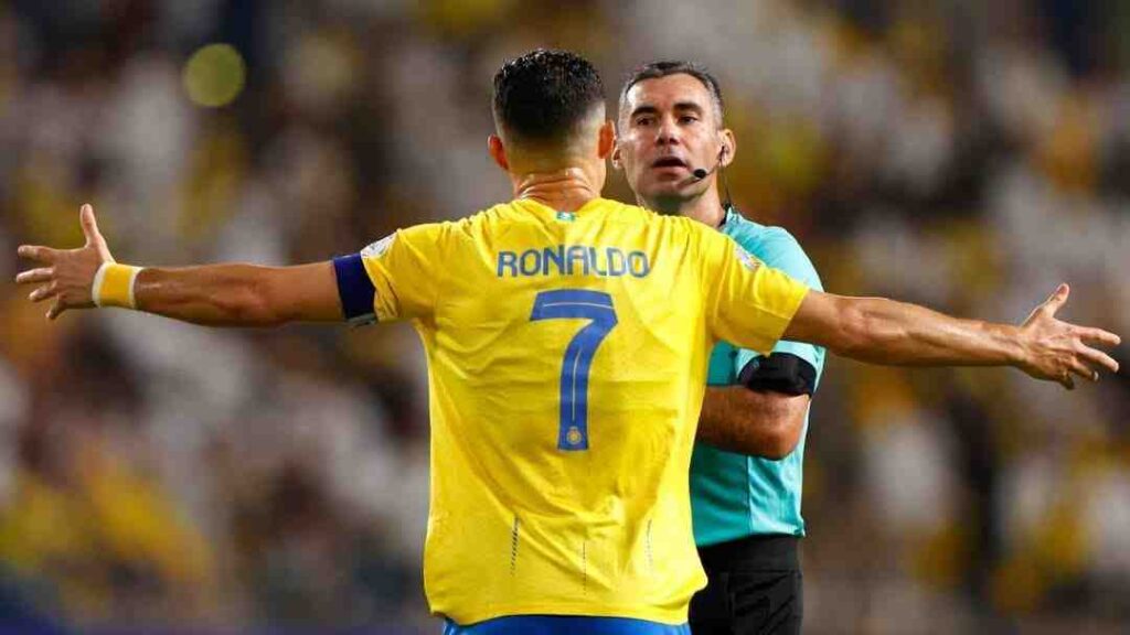 Mario Escobar, el árbitro guatemalteco que dirigió un partido del Al ...