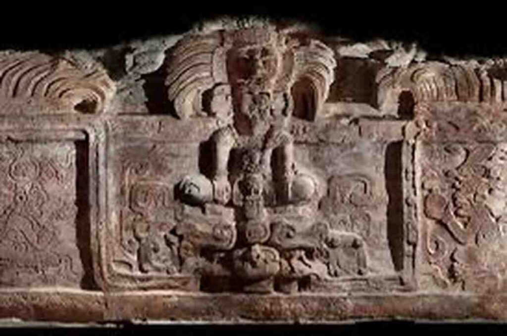 Tumbas Mayas Intactas Revelan Secretos Antiguos en Holmul, Petén ...