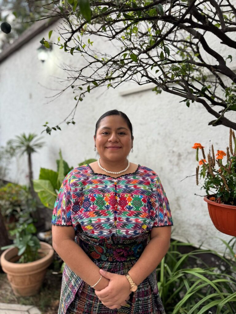 Maya Menchú, la guatemalteca que se prepara en la UNAM para servir a la ...